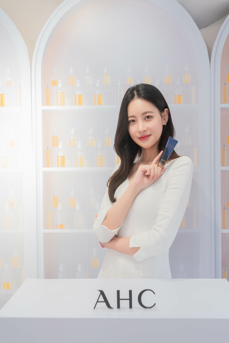 韓國素顏女神吳漣序，首次來台開幕AHC旗艦快閃店~ - iGorgeous